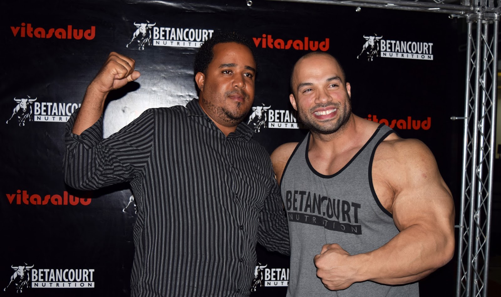 Contundentes exitos presentaciones de pro-IFBB Jon de la Rosa