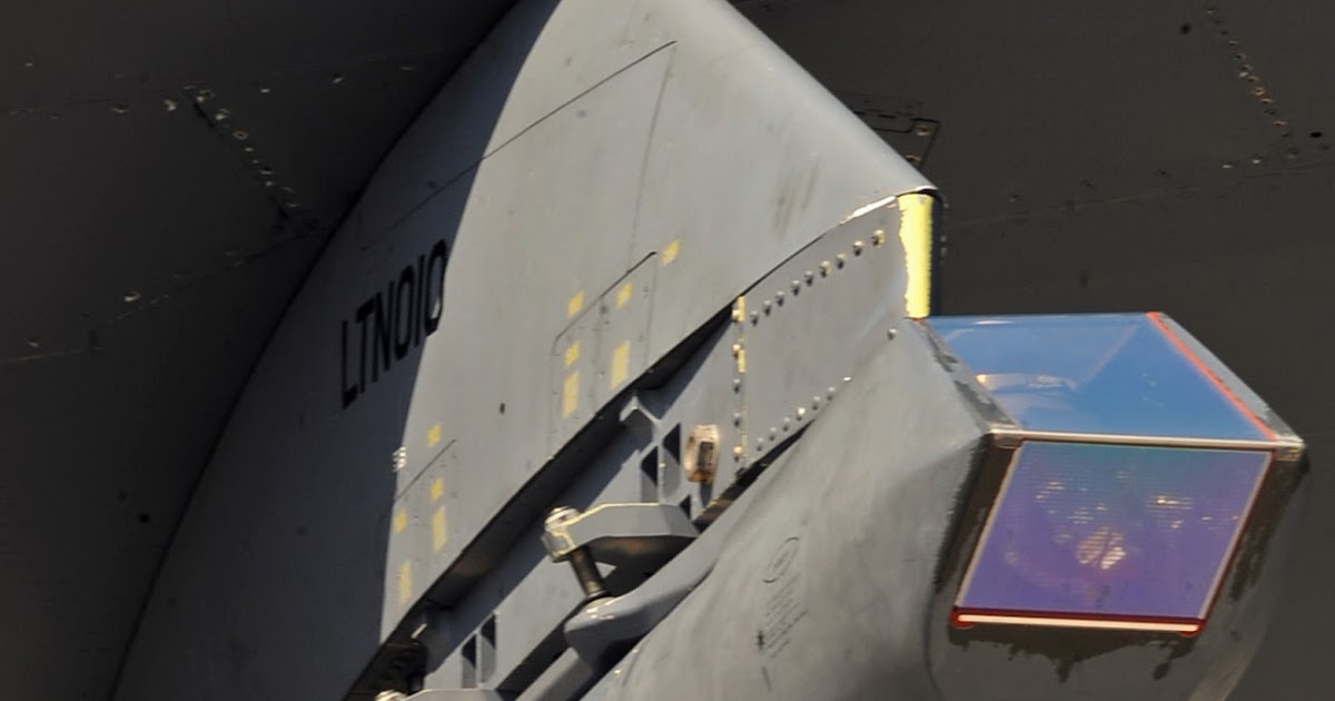 B-52 COM NOVO TARGETING POD (M924 - 84PM/2013) ~ PÁSSARO DE FERRO