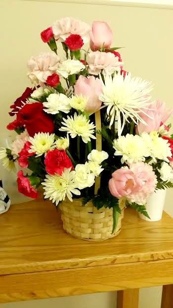 How to Re-arrange a Bad Flower Arrangement - Crafts a la mode