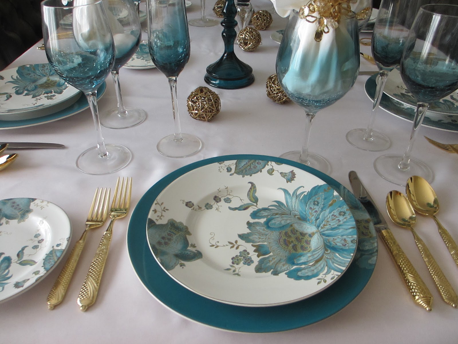 The Welcomed Guest: Teal Blue Tablescape