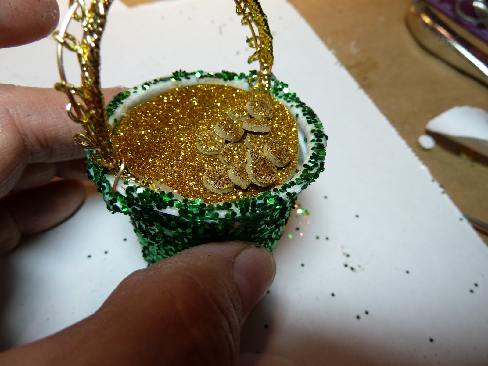 Make it easy crafts: Make a mini pot of gold from a recycled K-cup tutorial
