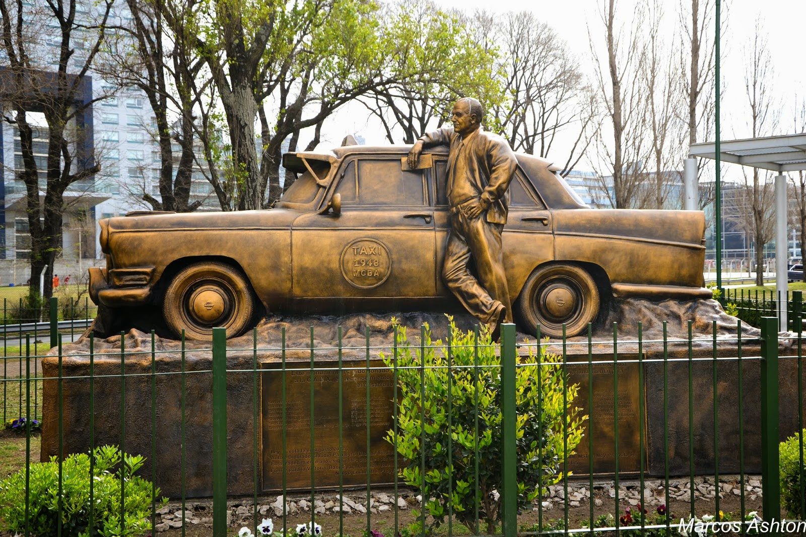MisteriosaBsAs: Monumento al Taxista / Monument to the Taxi Driver