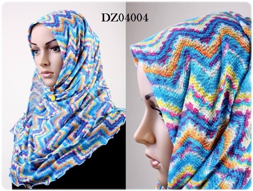 Halfmoon Shawl Bercorak IV | rafhanah