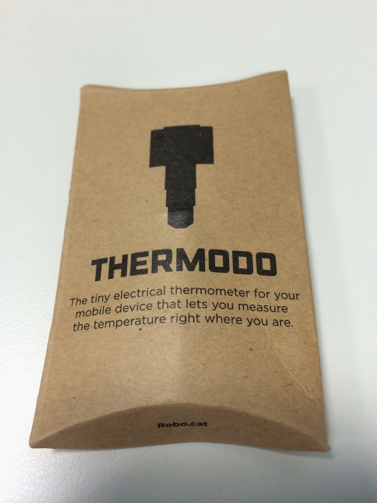 自設格局: Thermodo by robocat — 小型電子式溫度計之跟產品一樣小的心得。