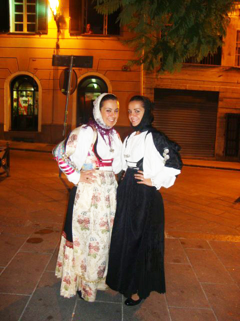 Sardinian Folk Costumes - Costumi Sardi: Benetutti/Benetuti