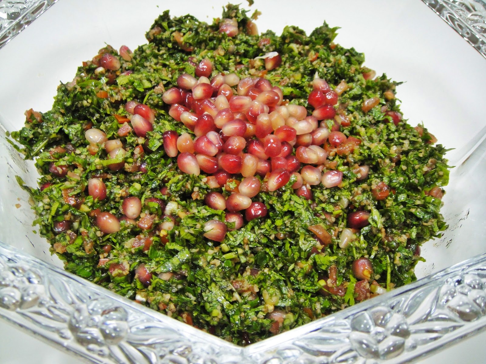 Maryam's Culinary Wonders: 918. Pomegranate Tabboula