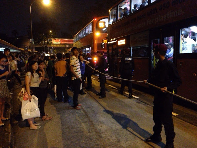 Singapore's Biggest MRT Breakdown ~ DayumNews