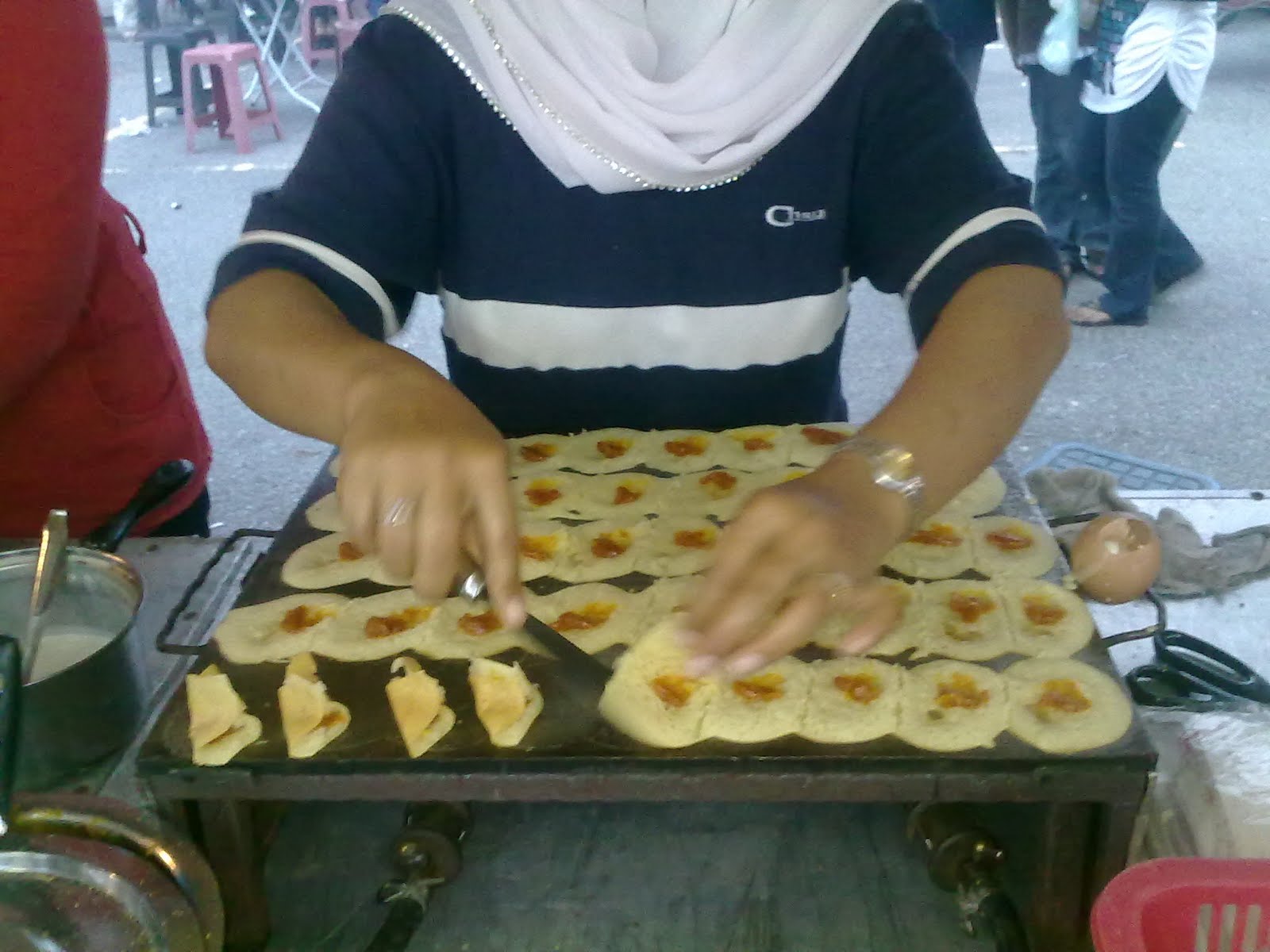 Beautiful is Happy: Proses Membuat Kuih Manja