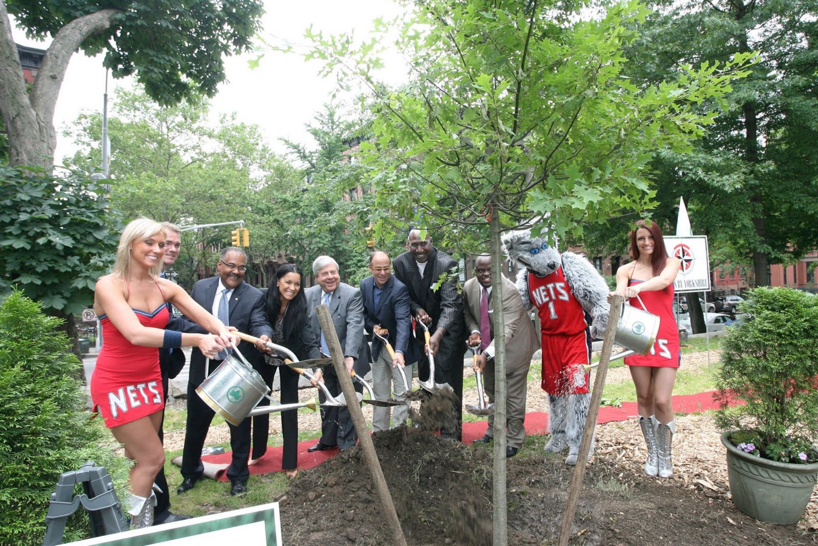 On Battle for Brooklyn day, Markowitz, Nets, allies plant tree in Fort ...
