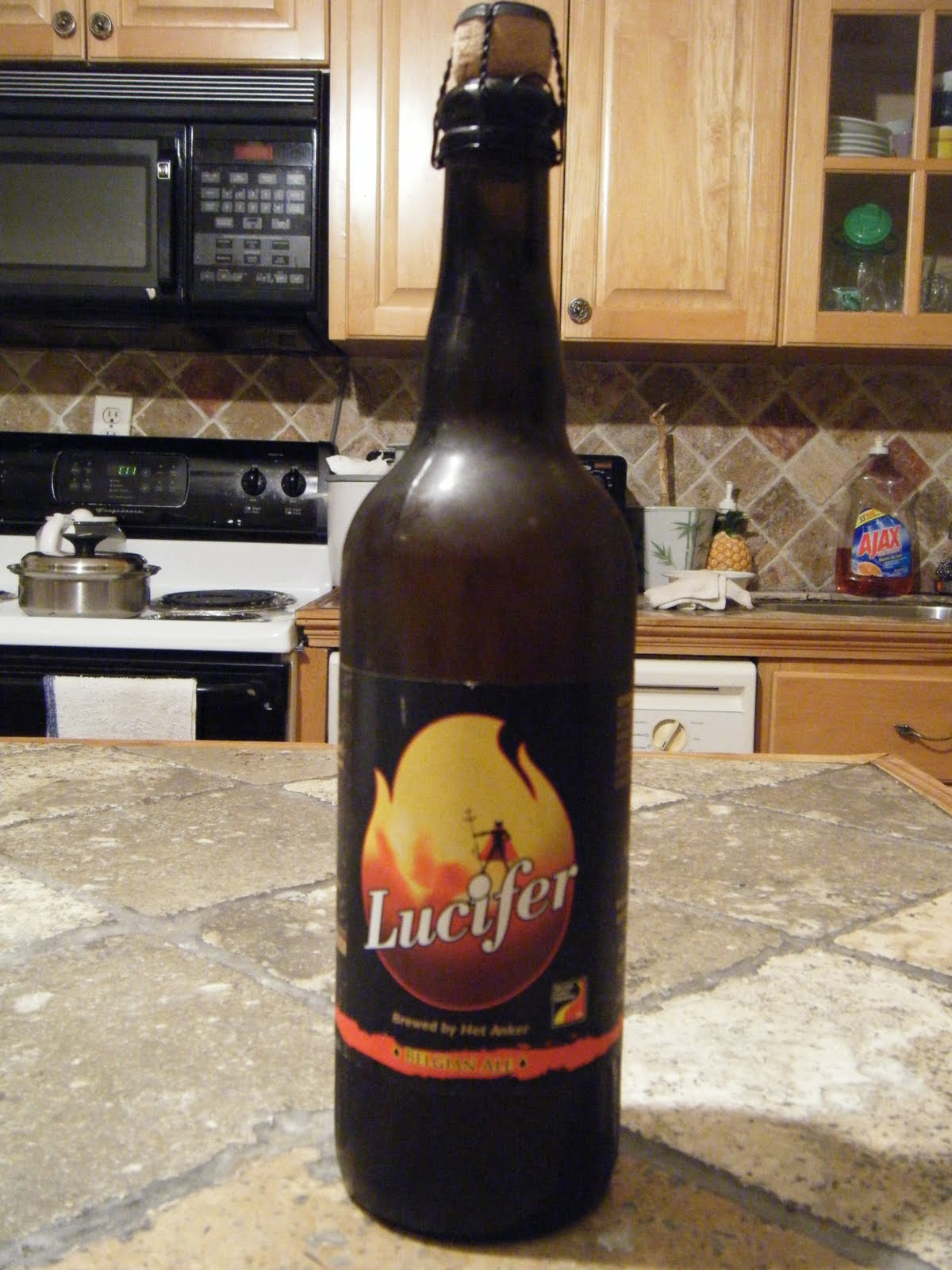 CHANNEL 13: Het Anker Brewery Lucifer