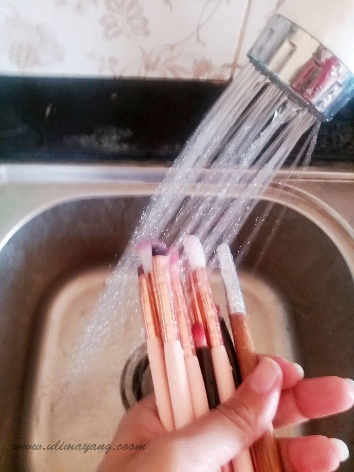 uli mayang: cara tutorial mencuci membersihkan kuas brush make up mudah ...