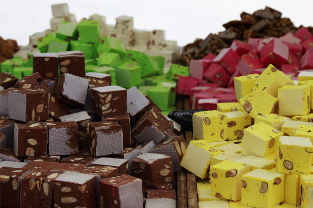 Mercado de Chamartín: El turrón: Su origen y variedades