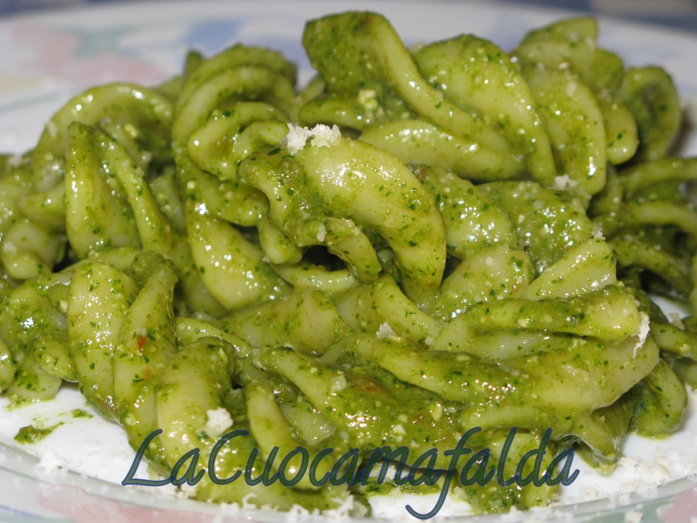 La Cuoca Mafalda: Fusilloni al pesto di foglie di sedano