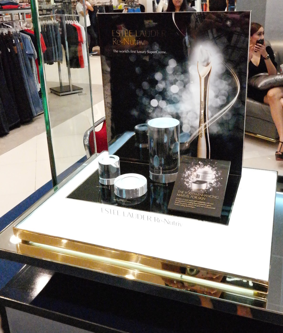 Event Report : Estee Lauder High Touch Luxury Counter Design ...