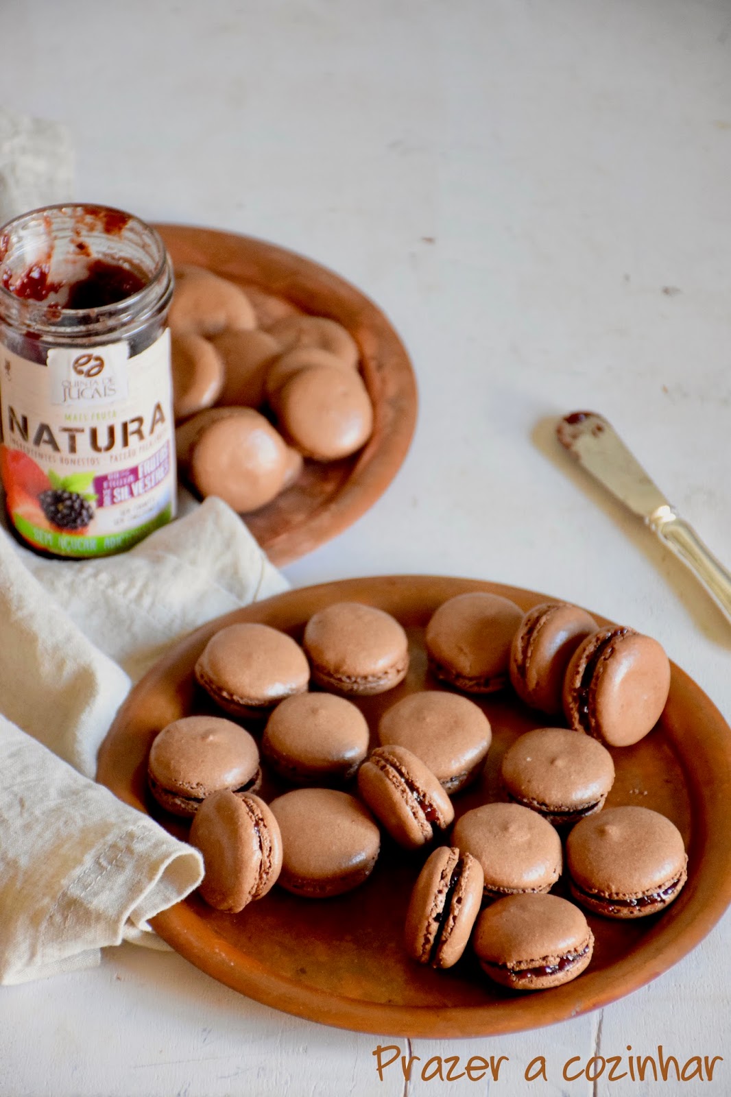 PRAZER A COZINHAR: Macarons de chocolate com doce de frutos silvestres