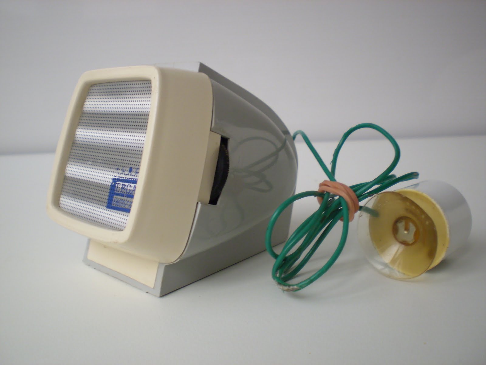 Vintagería: Antiguo altavoz amplificador de teléfono, Erga, años 60