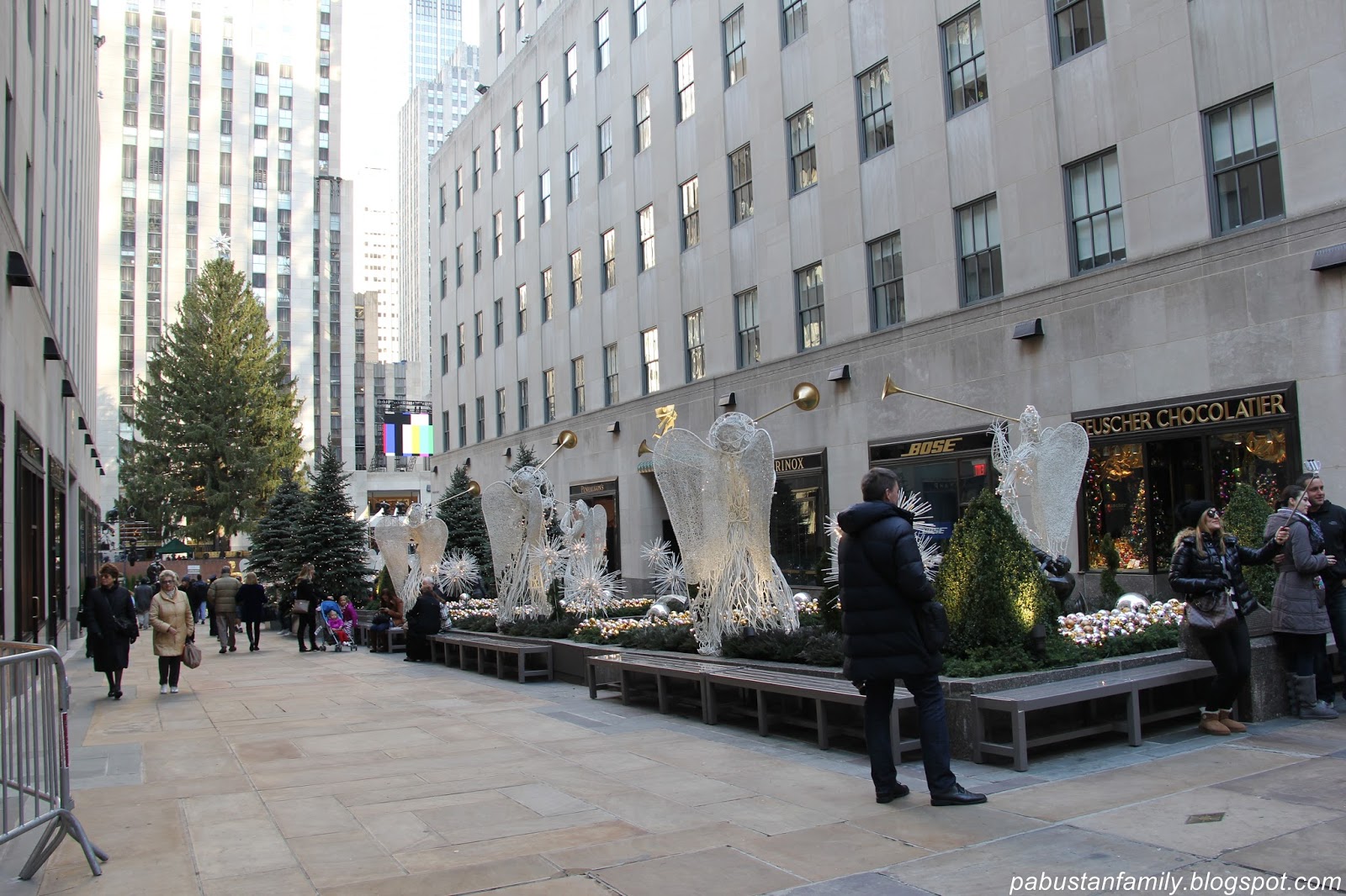 Family Travelogue: New York City: St Patrick's Cathedral, Rockefeller ...