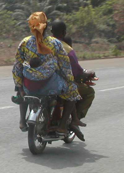 De la culture africaine: Les zemidjans : taxi-motos du Bénin