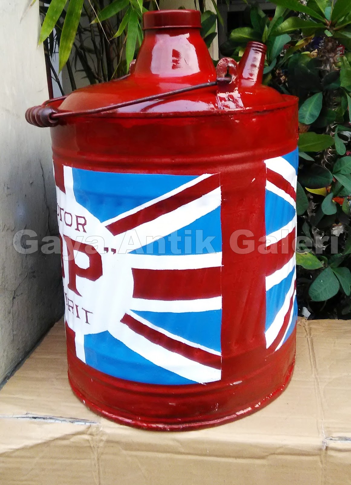 Gaya Antik Galeri : Jerigen Oli Antik `BP SPIRIT` Bahan Galvanic