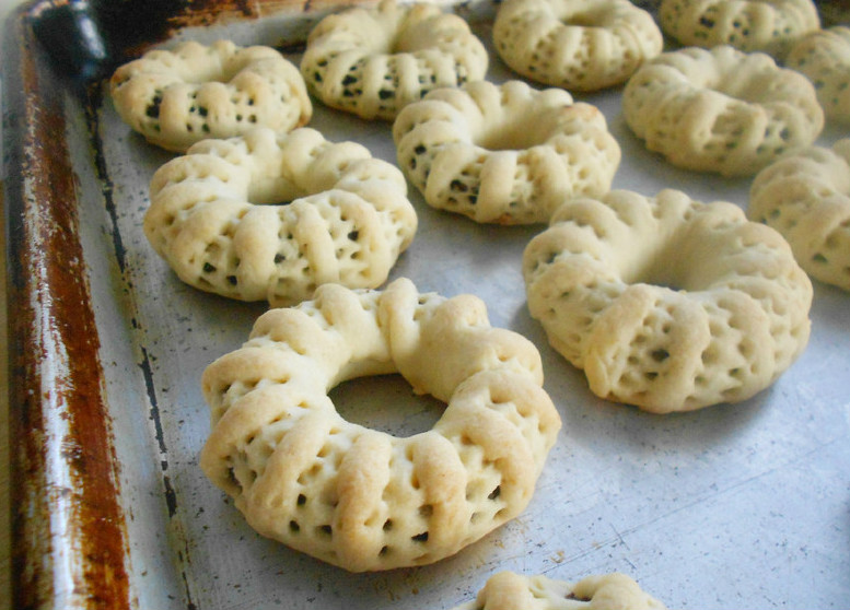 Kaak el Nakache (Gâteaux Fourrés aux Dattes) - Confessions of a ...