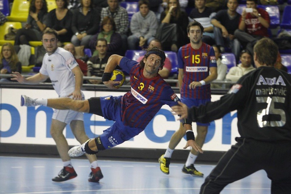 Handball Mania: SE CREE MEJOR DE LO QUE ES.
