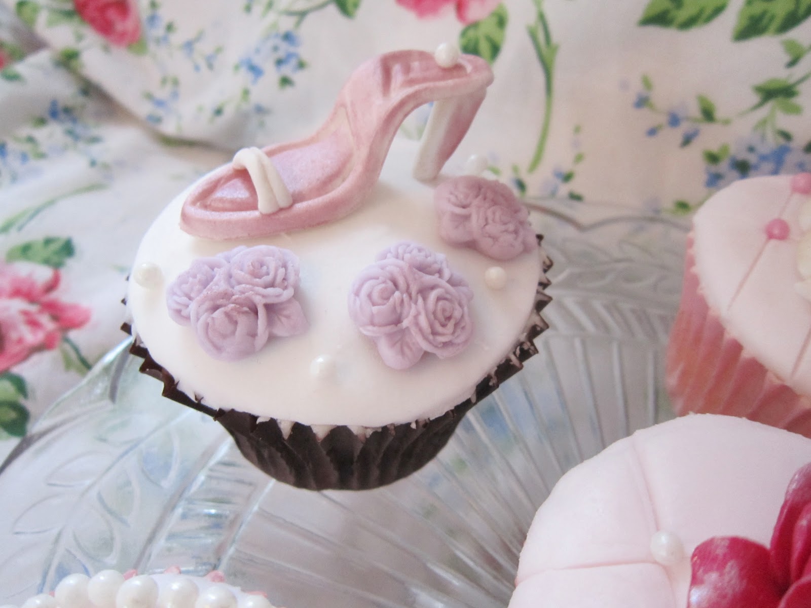 Shabby Chic Cupcakes from Lady of Vintage Bakery ♥ - Victoria's Vintage ...
