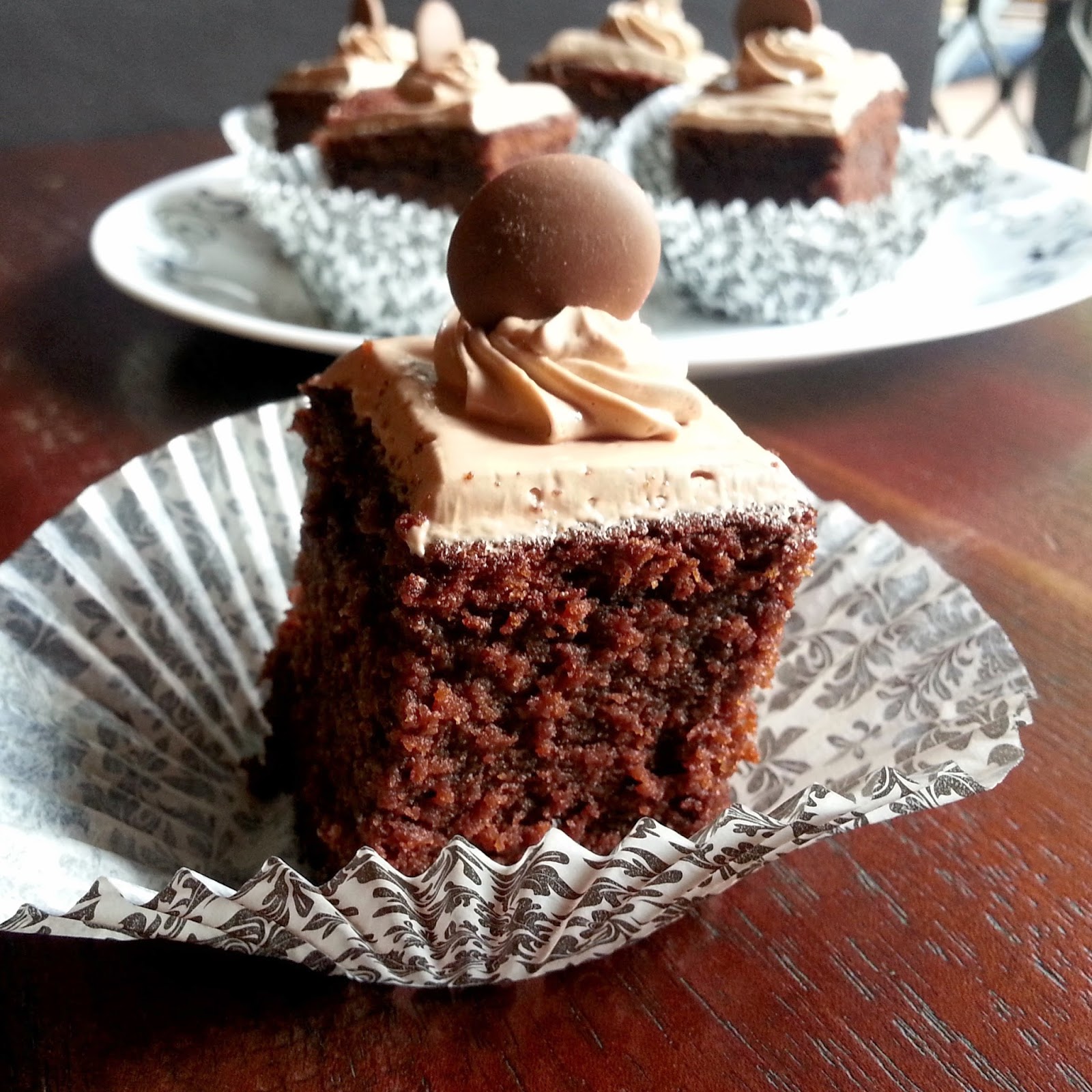 mamadee's kitchen: KEK COKLAT DENGAN NUTELLA FROSTING