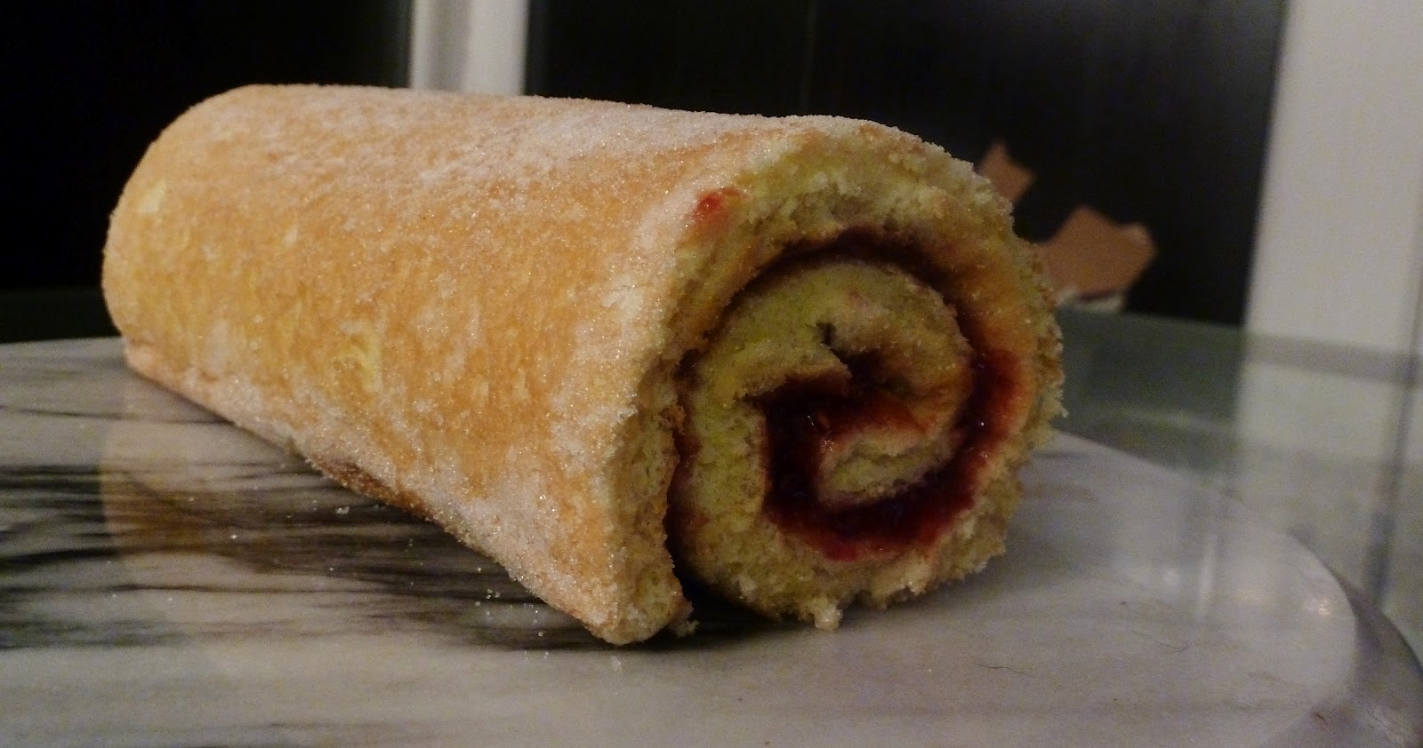 The Pursuit of Domestic Goddess-ness: Swiss Roll - Roly Poly Cake