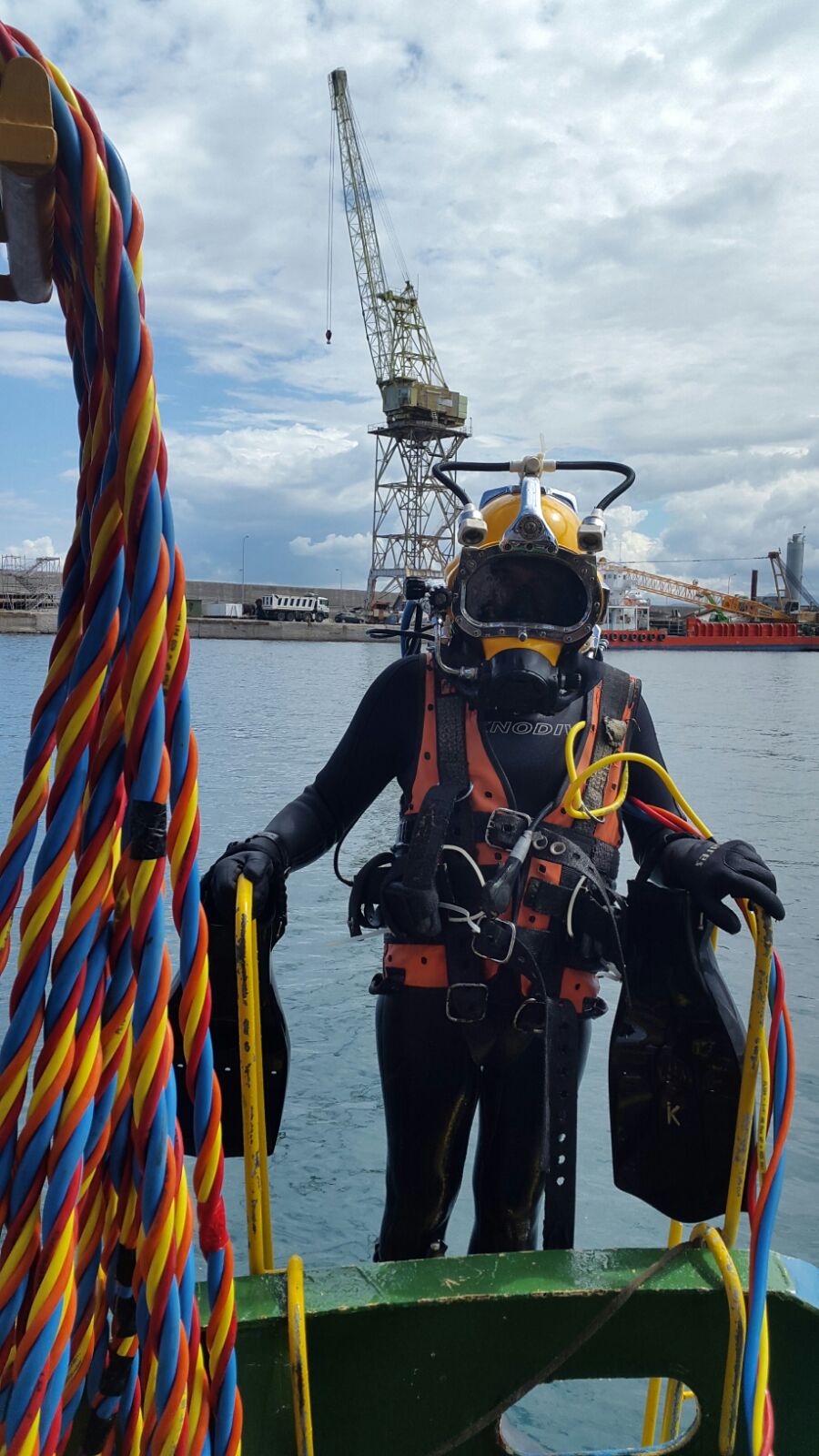 CEDIFOP - Molo Sammuzzo, Porto di Palermo: Qual'è la differenza fra l ...