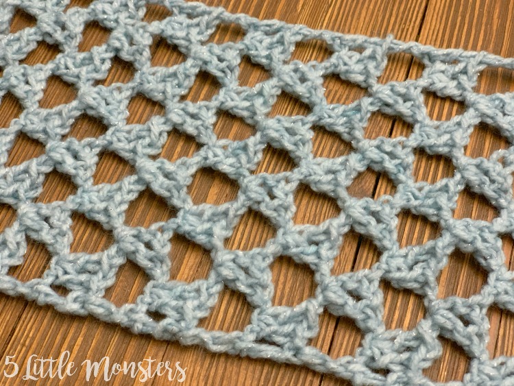 5 Little Monsters: Alternating V-Stitch Infinity Scarf