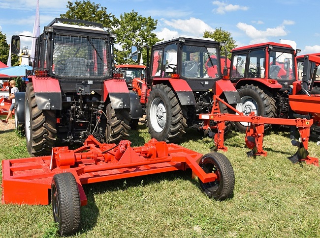 The Basic Features Available in a Tractor | Creative Blog Collection