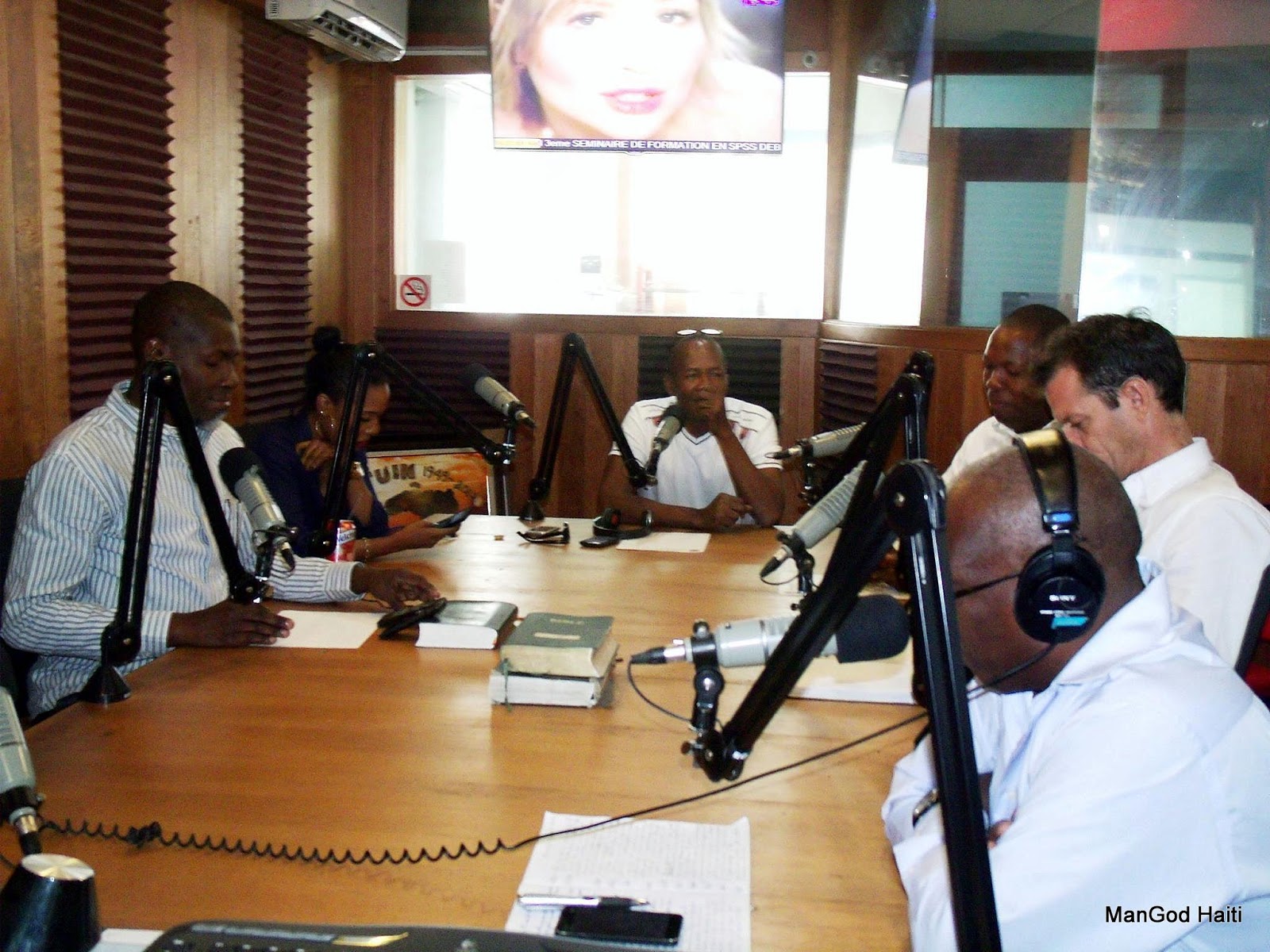 Maarten Boute le PDG de la Digicel invité a l`émission matin Caraïbes ...