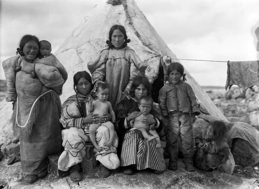 White Wolf : Rare Century-old images of the Inuit people by the country ...