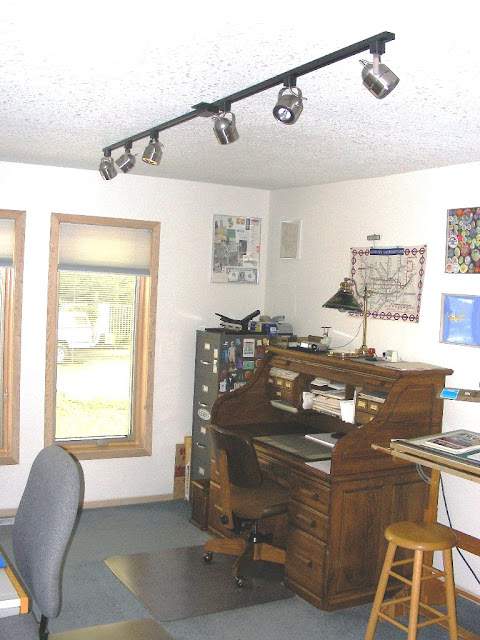 Tom's OSU: LED track lights for my home office computer room