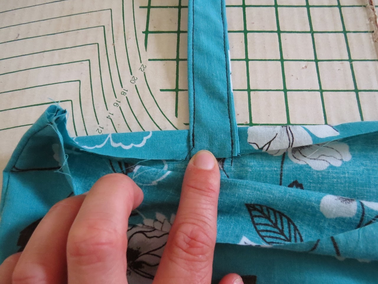 Creating my way to Success: Shopping bags from bedding - an upcycle ...