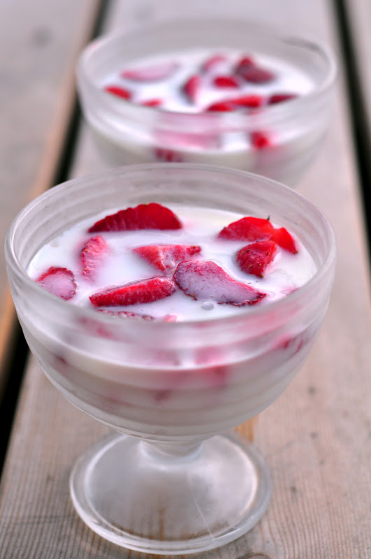 Širšių lizdas: Braškių-kefyro desertas