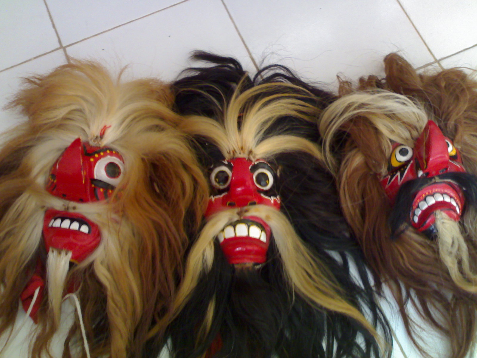 TUGAS SENI RUPA PGSD 4D: TOPENG DARI KAYU