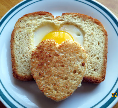 Simply Delicious: Heart shaped Egg Toast