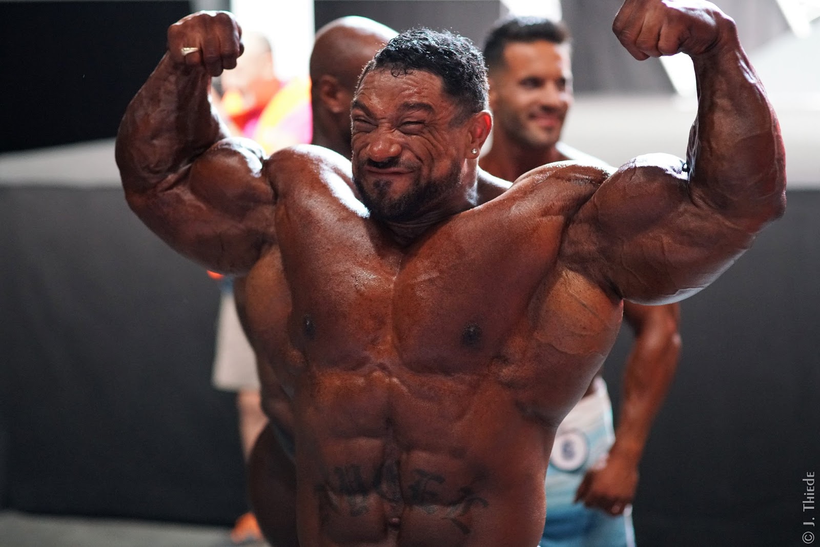 Muscle Lover: Biceps & Biceps (2)