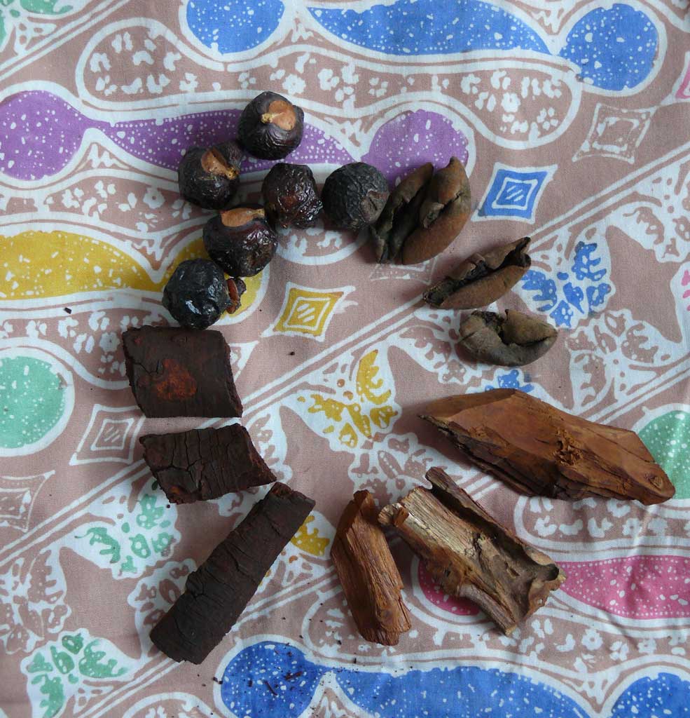 The journey to Batik / De reis naar Batik / by Sabine Bolk: Batik ...