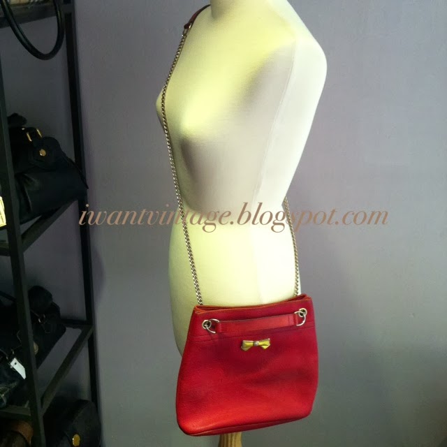 I Want Vintage | Vintage Designer Handbags: Nina Ricci Chain Bag in Red