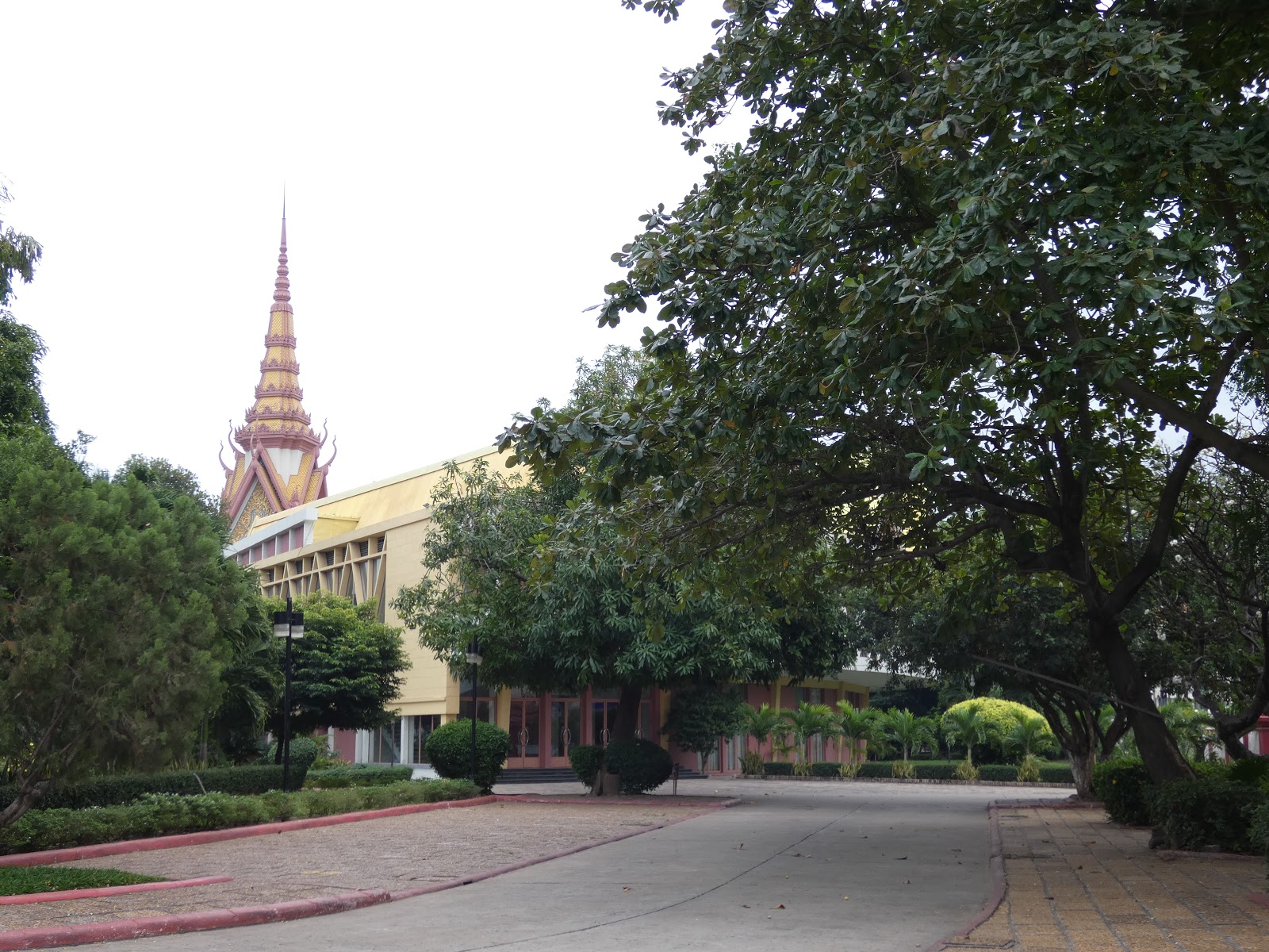 It is not a Cambodian Architecture Lab.: Chaktomuk Conference Hall