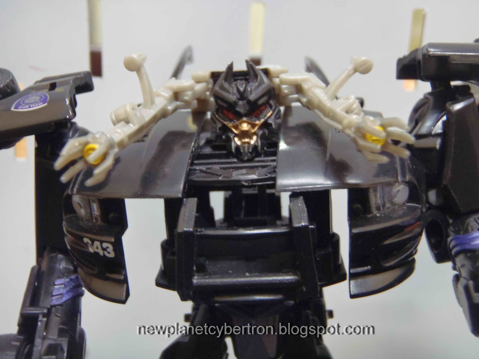 New Planet Cybertron: Transformers Review: Barricade (ROTF Deluxe)