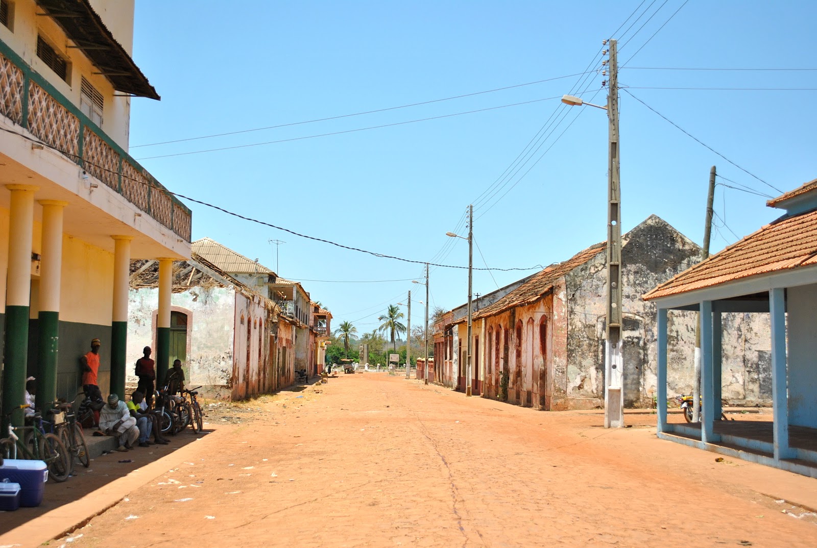 Sinto (feel) Bissau: Pascoa (Easter) in Bafata