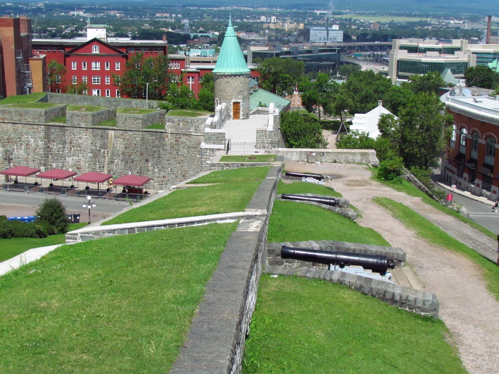 The World of Gord: Walking the Wall of Old Quebec City