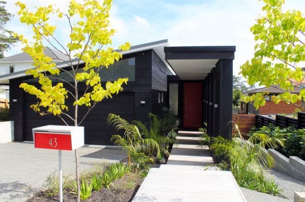 Designing Home: 15 Black House Facades – Mysterious & Dark But Also ...