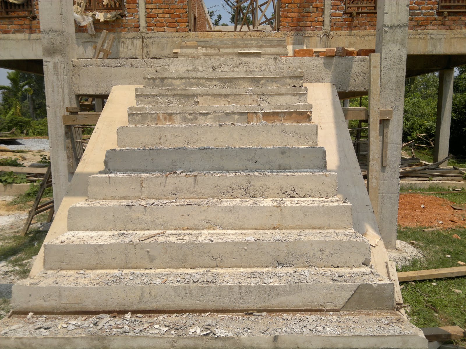 Hartanah Property Terengganu: Tangga Konkrit