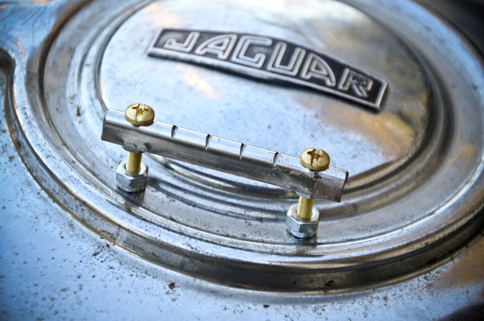 J Rubenstein Photography: 4 string hubcap slide guitar