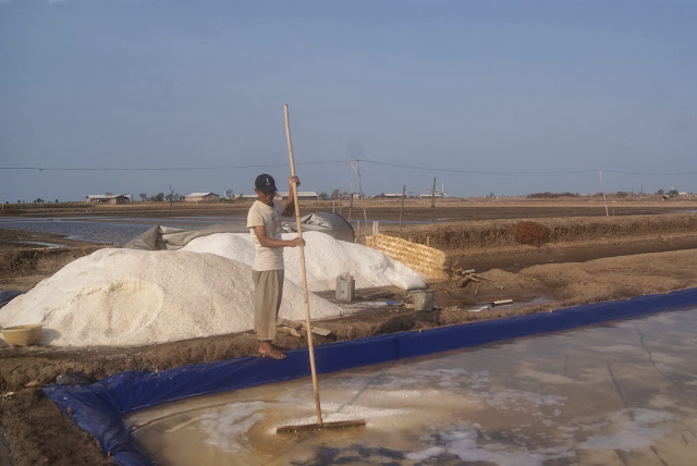 Plastik Tambak Garam: Proses Pembuatan Garam Teknik Semi Intensif Plastik LLDPE Geomembrane