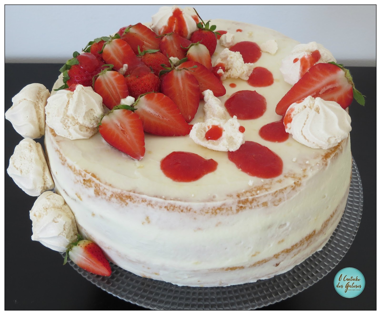 O Cantinho Dos Gulosos: Bolo de Morangos e Suspiros